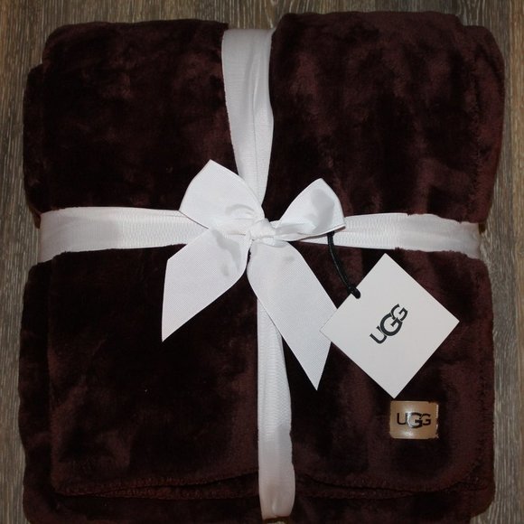 UGG | Bedding | Nwt Ugg Burgundy Velvet Plush Throw 5 X 70 | Poshmark